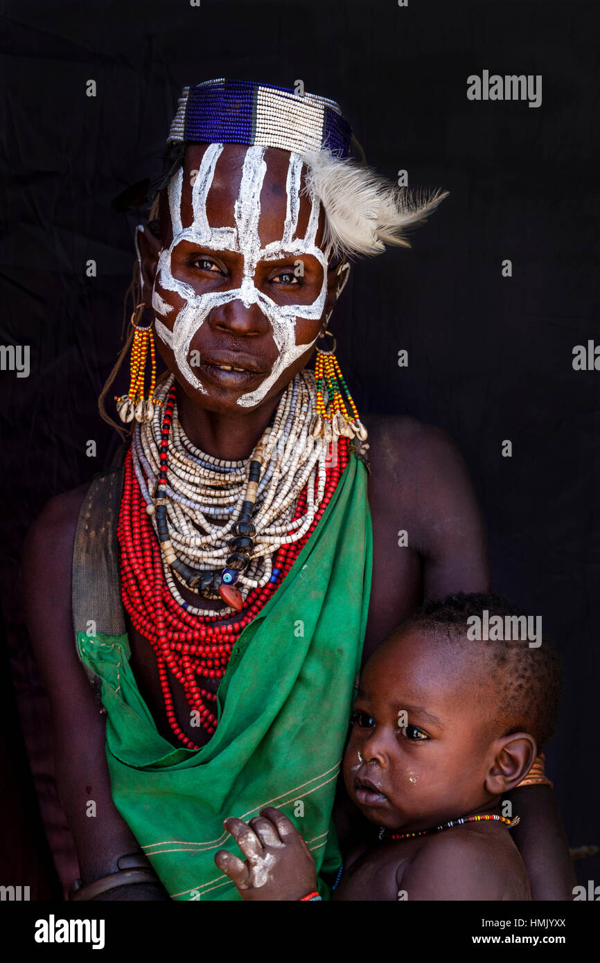 African tribal mother and baby hi-res stock photography and images - Alamy