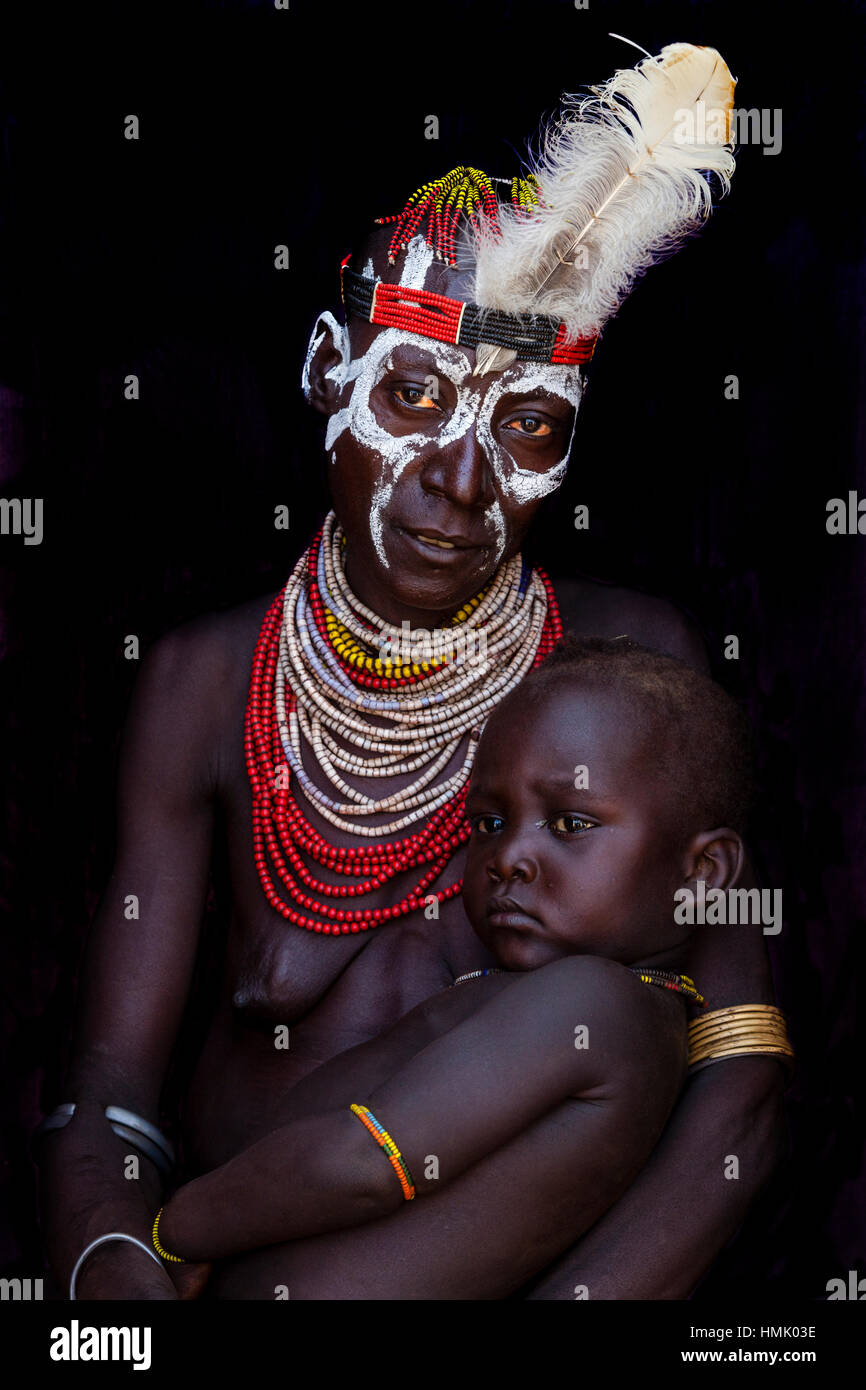 African tribal mother and baby hi-res stock photography and images - Alamy