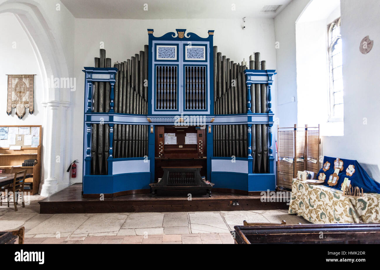 Organ musical instrument hi-res stock photography and images - Alamy