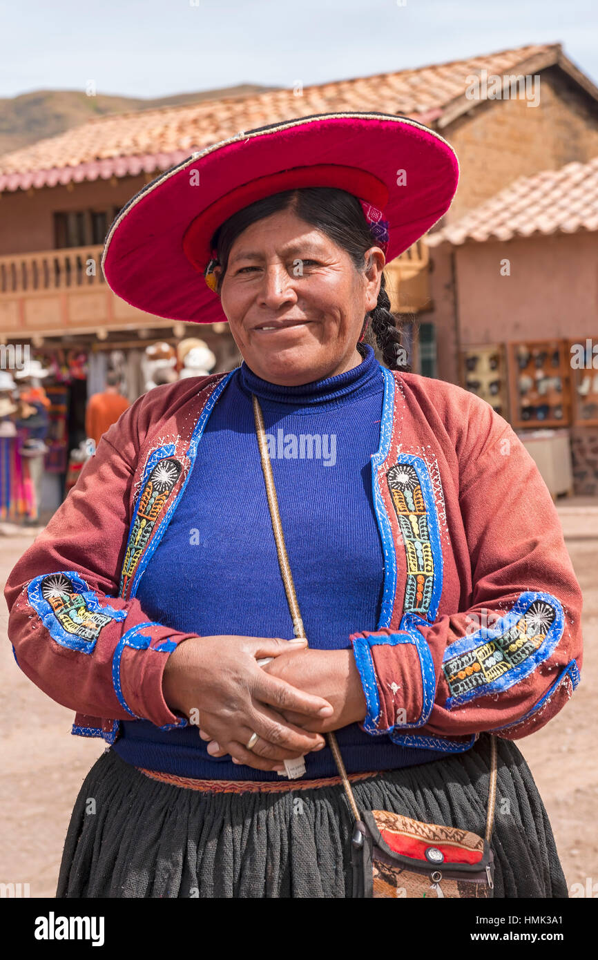 Woman native american stand hi-res stock photography and images - Alamy