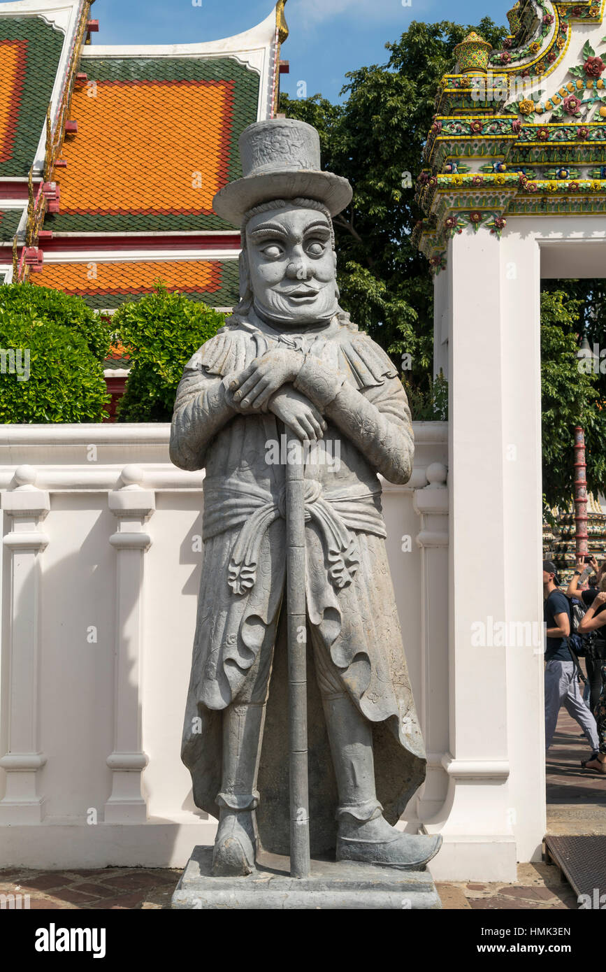 Guardian sculpture thai temple hi-res stock photography and images - Alamy