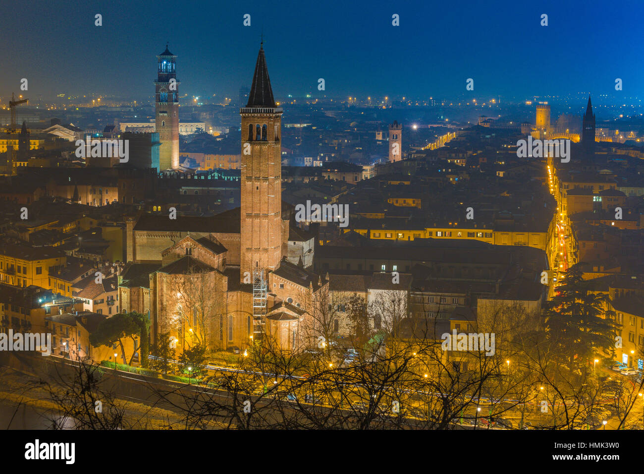 Night city skyline verona hi-res stock photography and images - Alamy