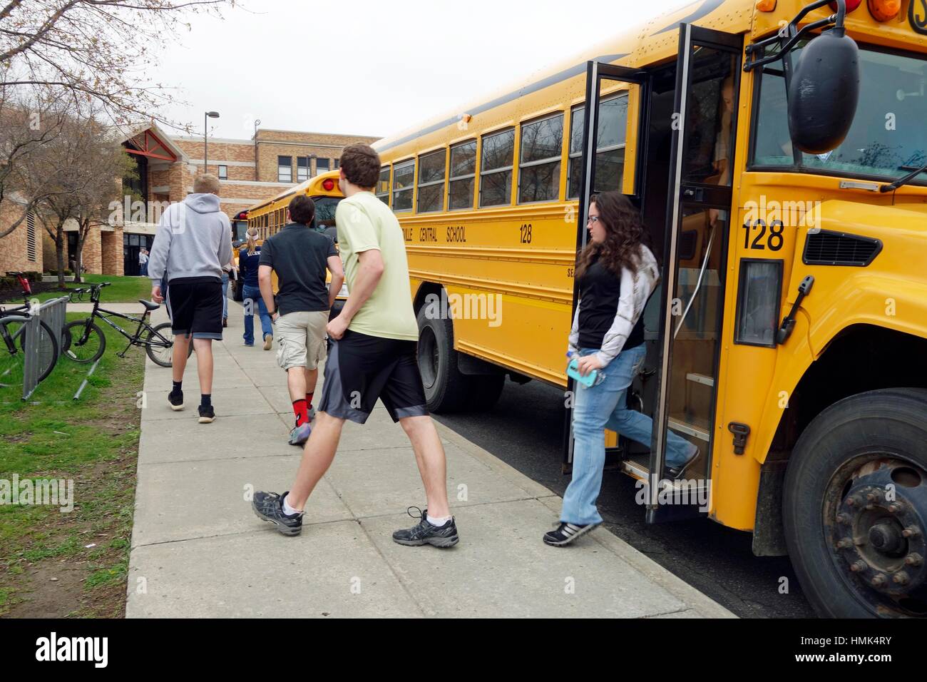 Teenager Usa Bus School High Resolution Stock Photography and Images - Alamy