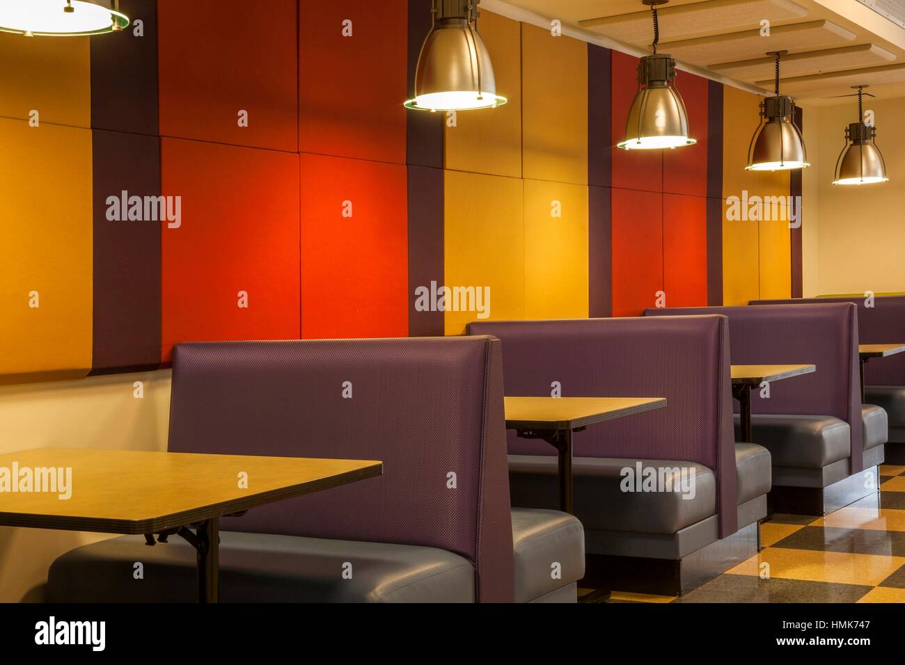 Empty restaurant booth hi-res stock photography and images - Alamy