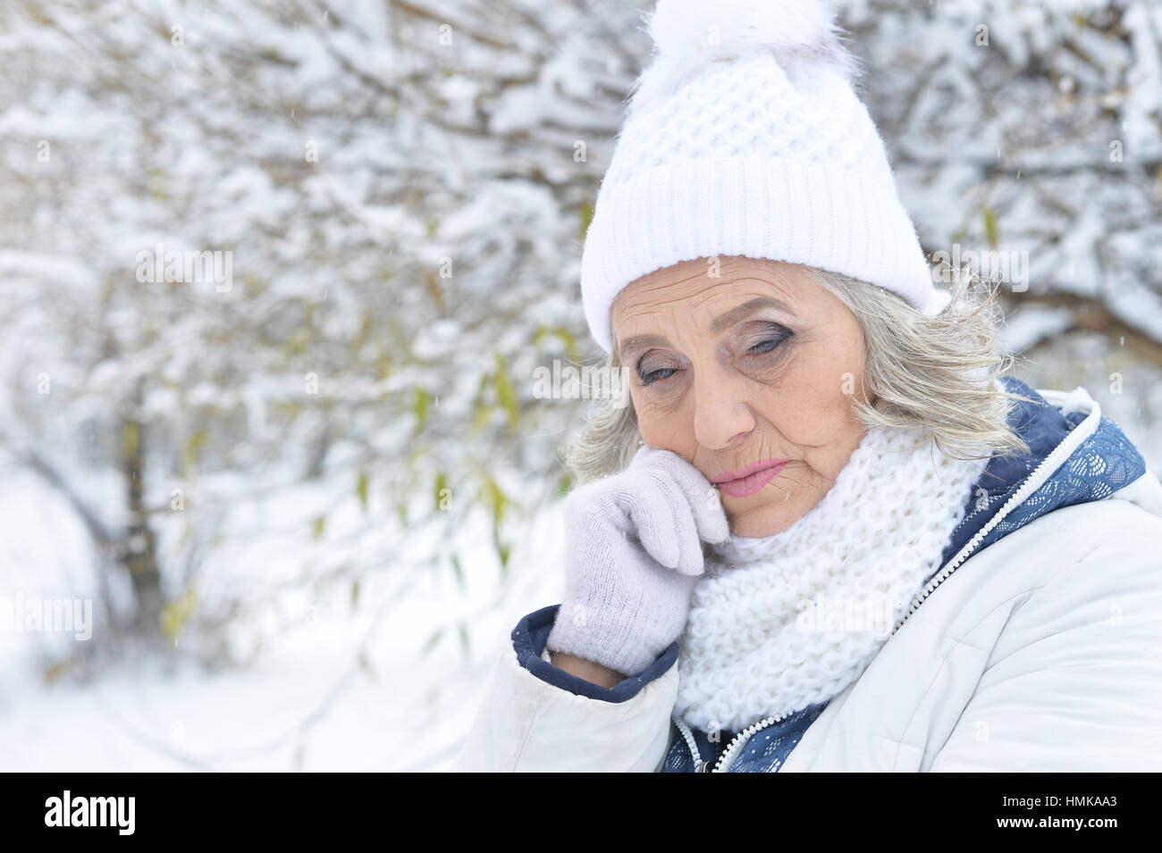 Upset senior woman outdoors hi-res stock photography and images - Alamy