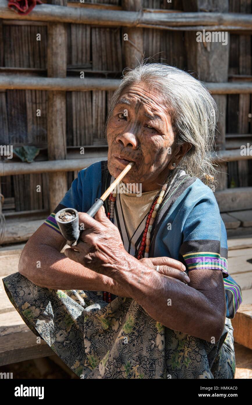 Smoking corncob pipe hi-res stock photography and images - Alamy