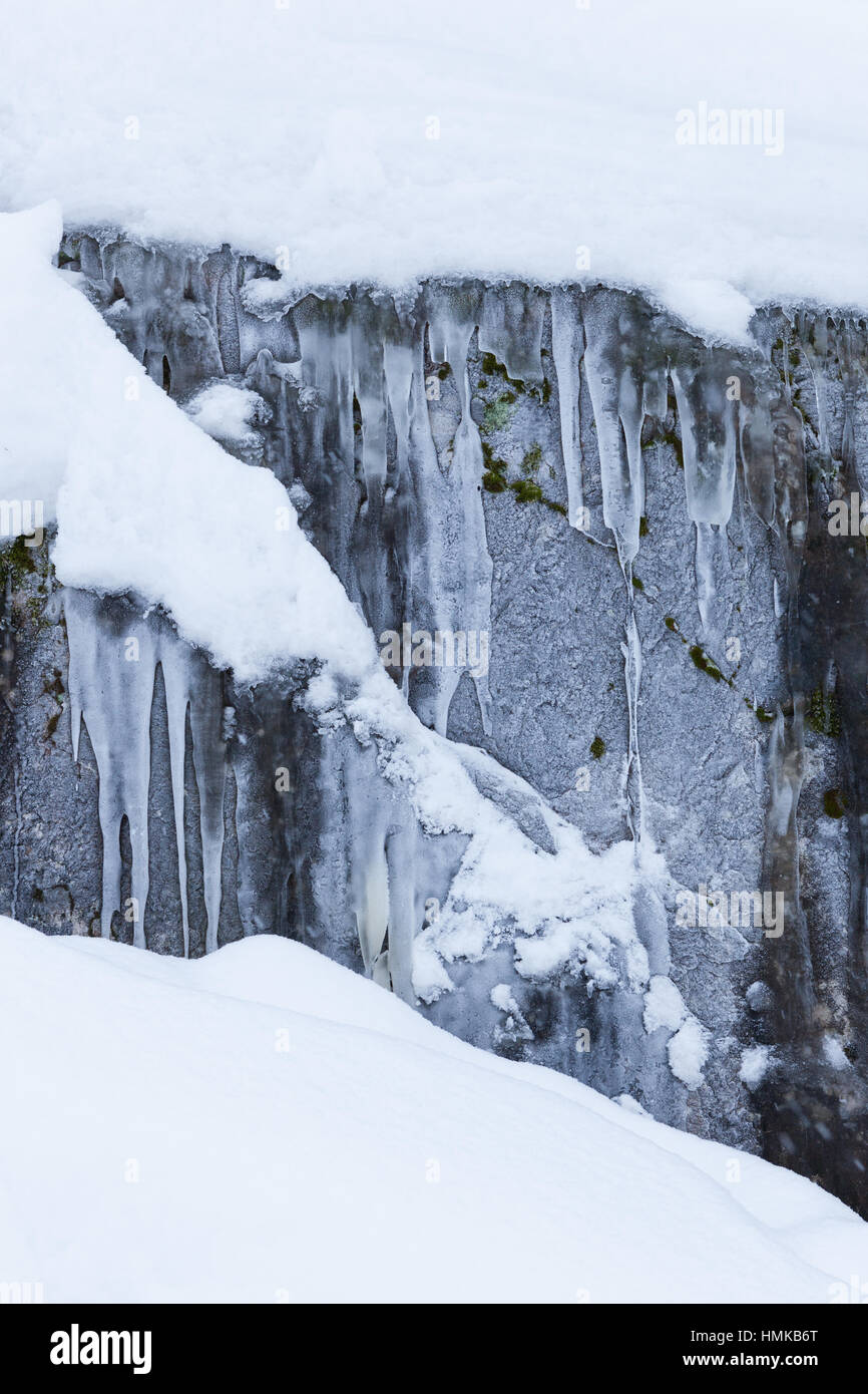 Ice cliff hi-res stock photography and images - Alamy