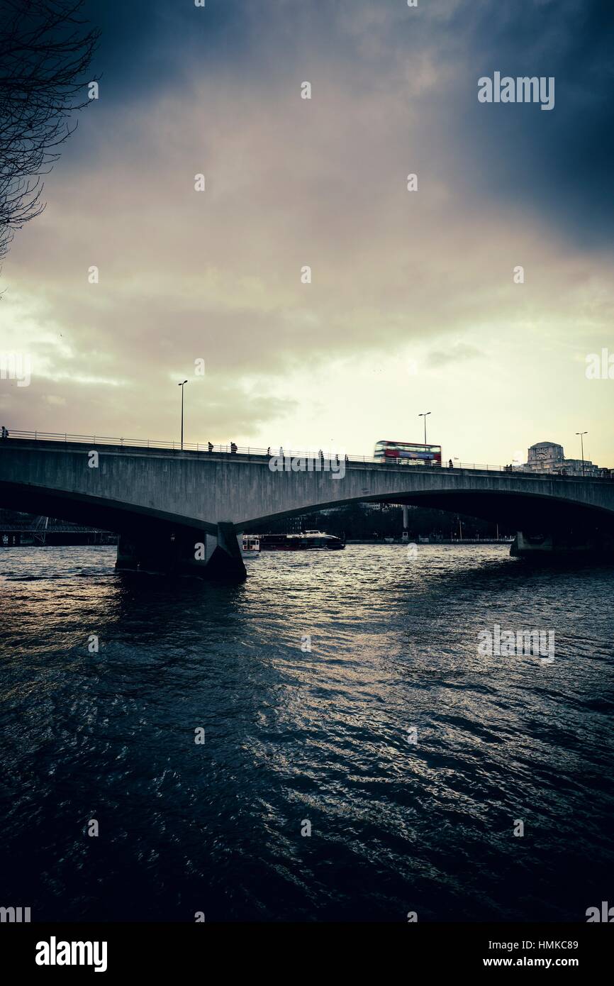 Pedestrians waterloo bridge hi-res stock photography and images - Alamy