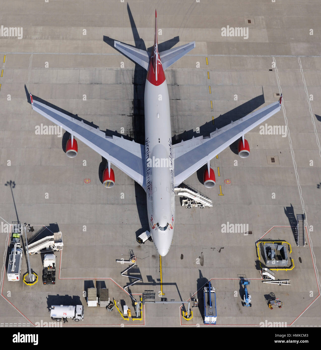 Parked widebody aircraft hi-res stock photography and images - Alamy