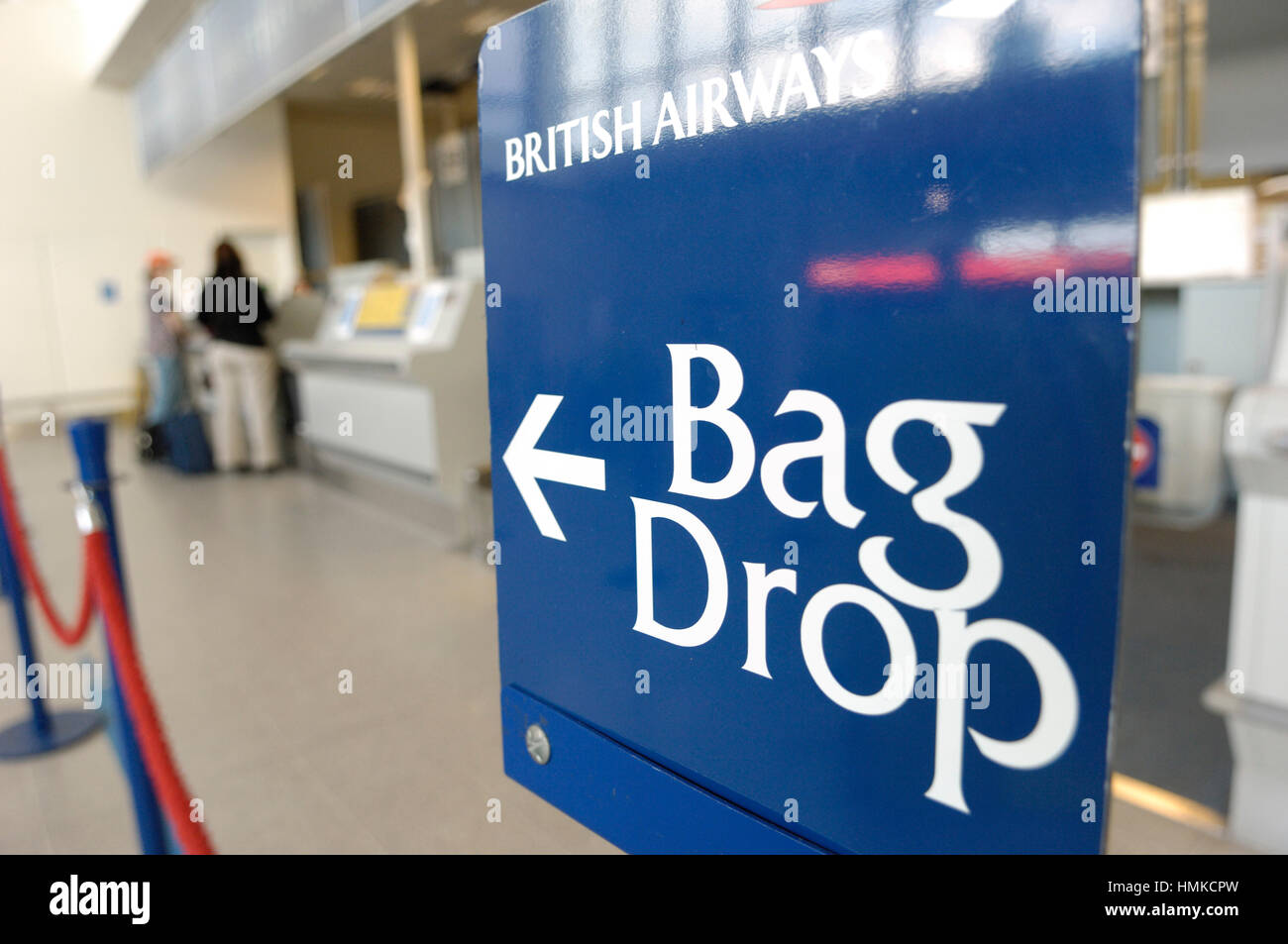 Bag drop desk hi-res stock photography and images - Alamy