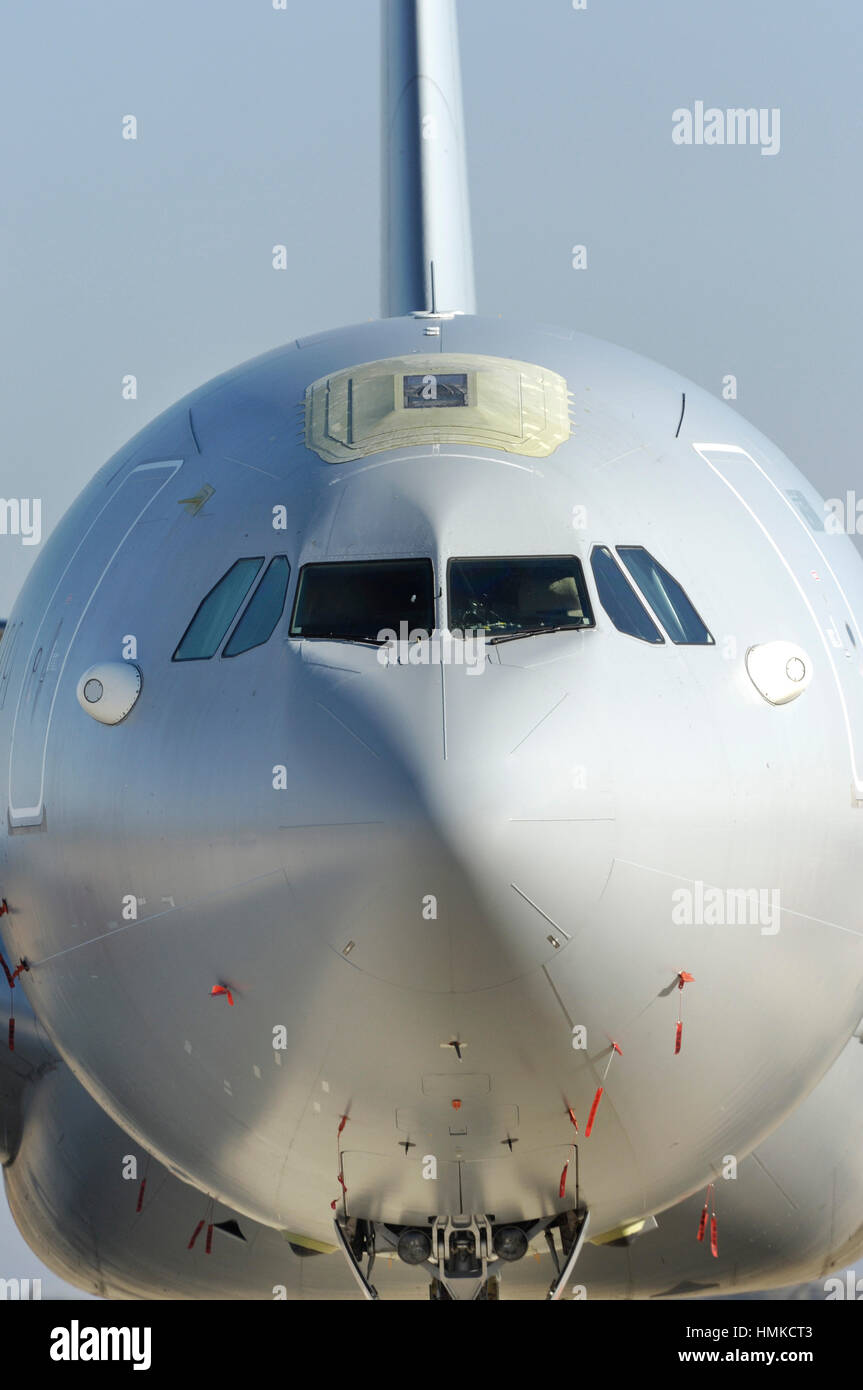 Airbus a400m cockpit hi-res stock photography and images - Alamy