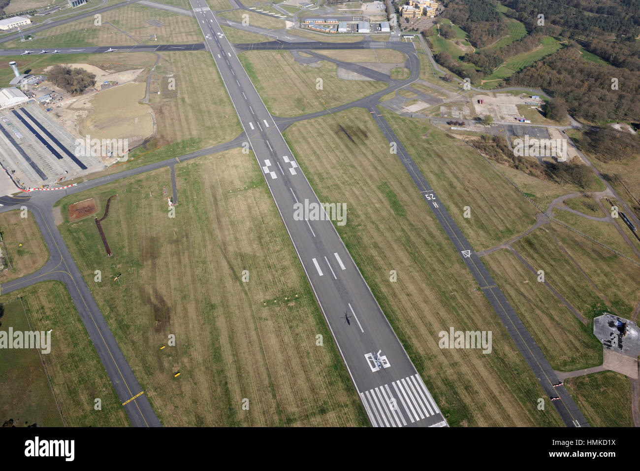 empty runway at Farnborough airport while UK airspace was closed 6 days ...