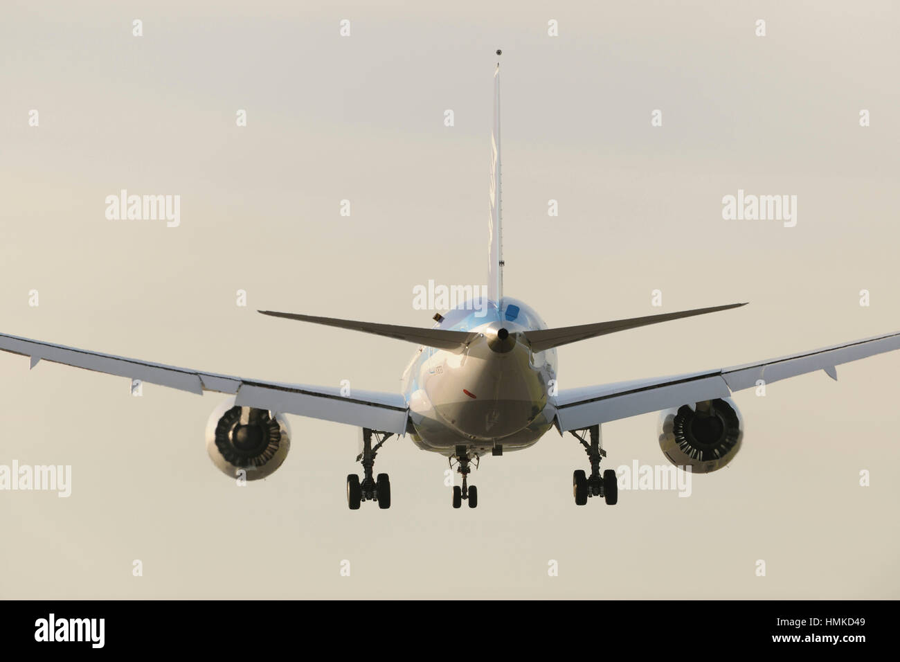 ANA All Nippon Airways Boeing 787-8 Dreamliner on final-approach Stock ...
