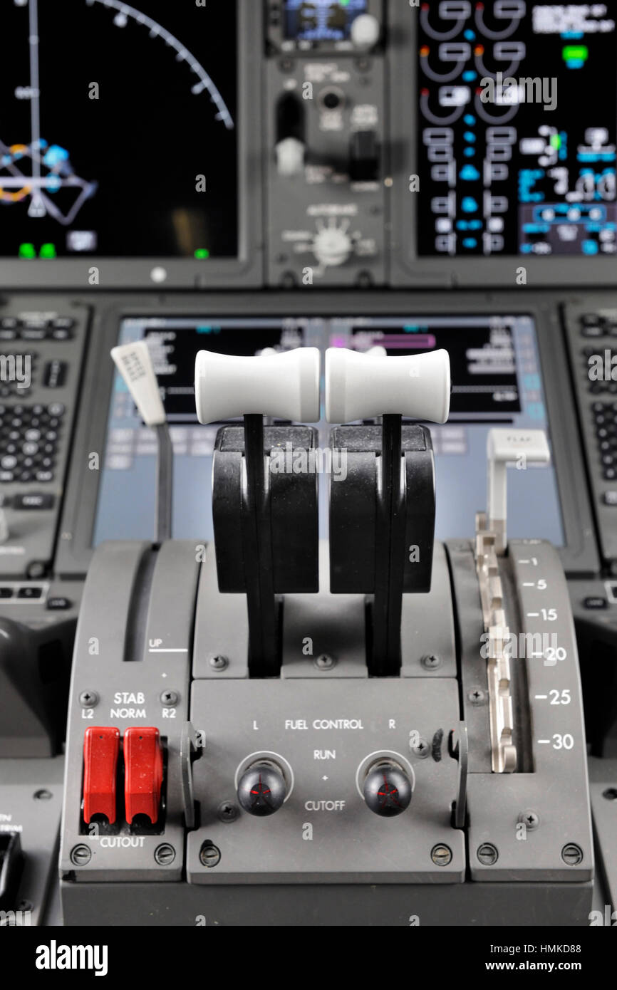 Cockpit boeing 787 b787 dreamliner hi-res stock photography and images ...