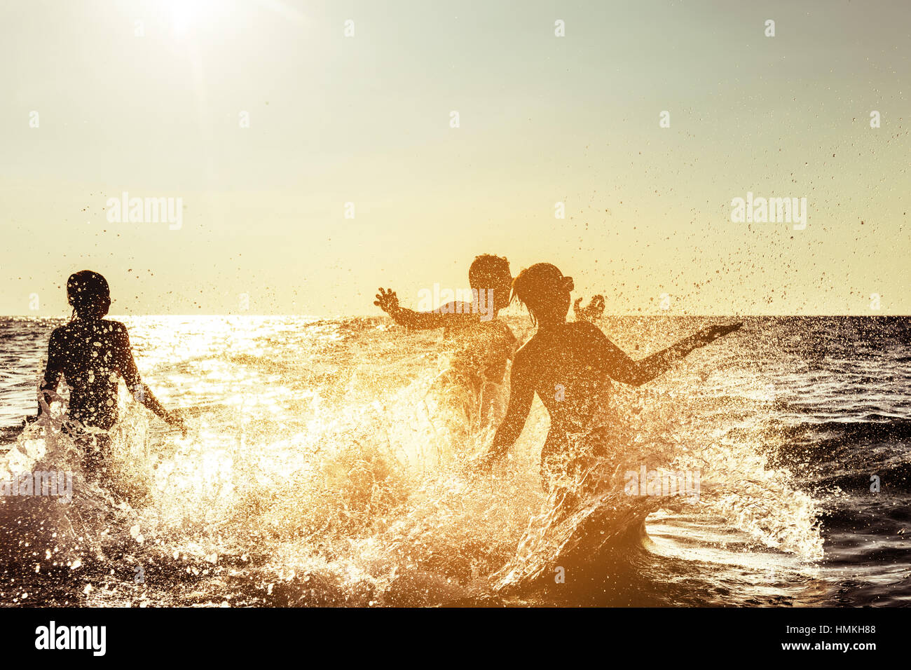 Happy friends beach fun sunset Stock Photo - Alamy