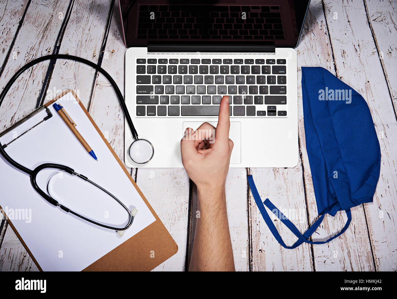 doctor giving medical check advice online Stock Photo - Alamy