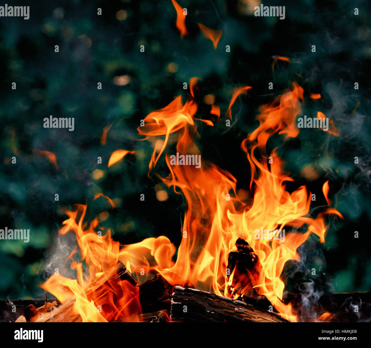 Wood on fire Stock Photo - Alamy