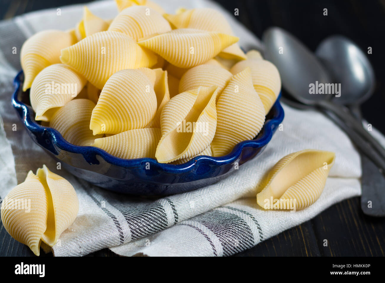 Big Italian pasta shells for stuffing, uncooked Stock Photo - Alamy