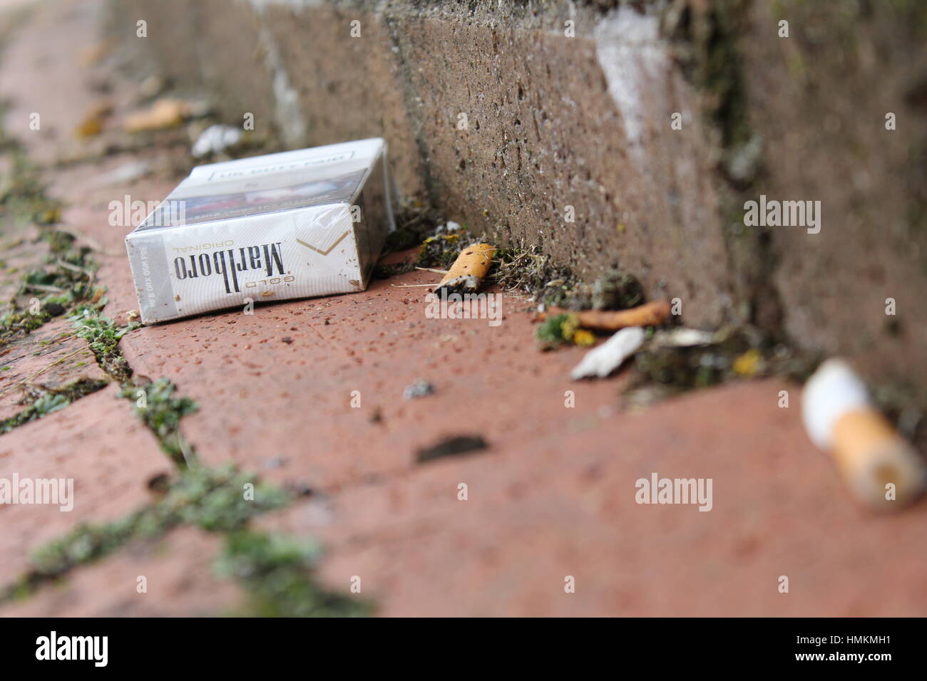 Cigarettes packet litter hi-res stock photography and images - Alamy
