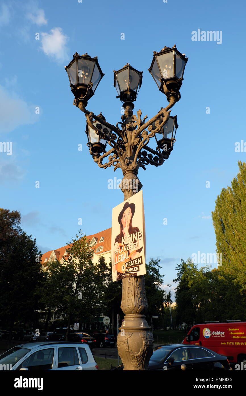 Streetlighting hi-res stock photography and images - Alamy