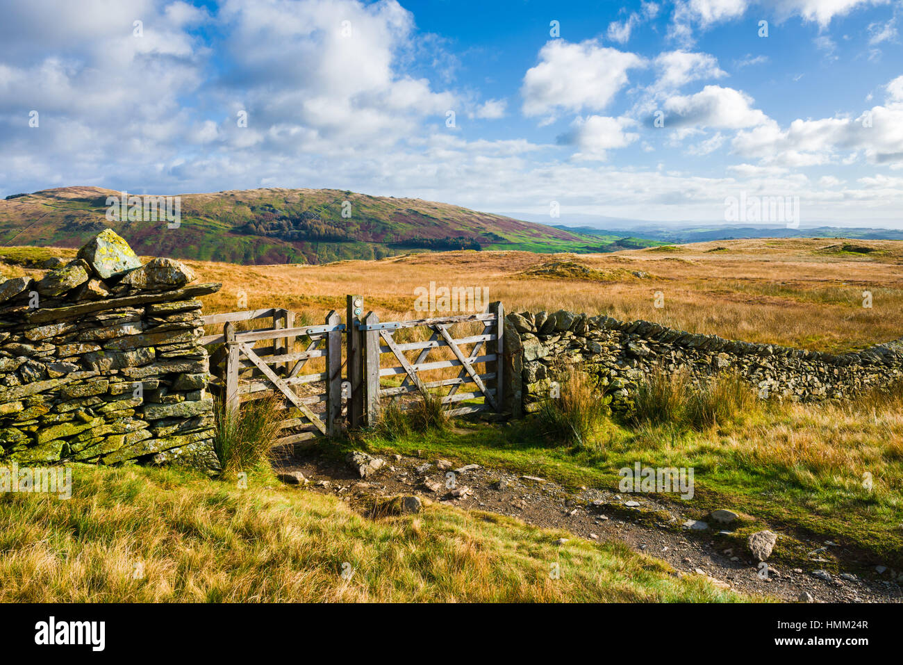 Stone gate dry stone wall hi-res stock photography and images - Alamy