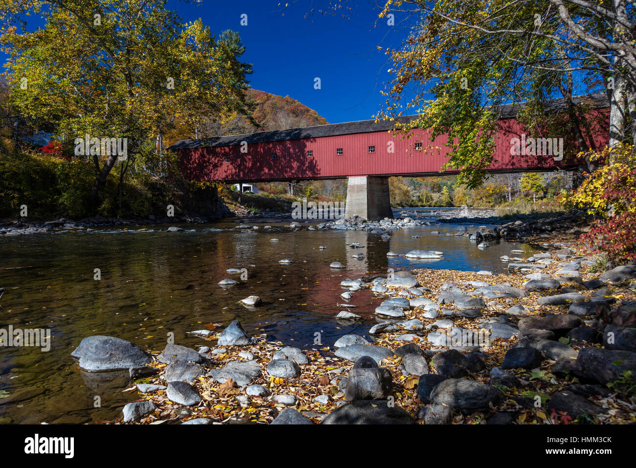 Covered Red Bridge, West Cornwall covered bridge over Housatonic River ...