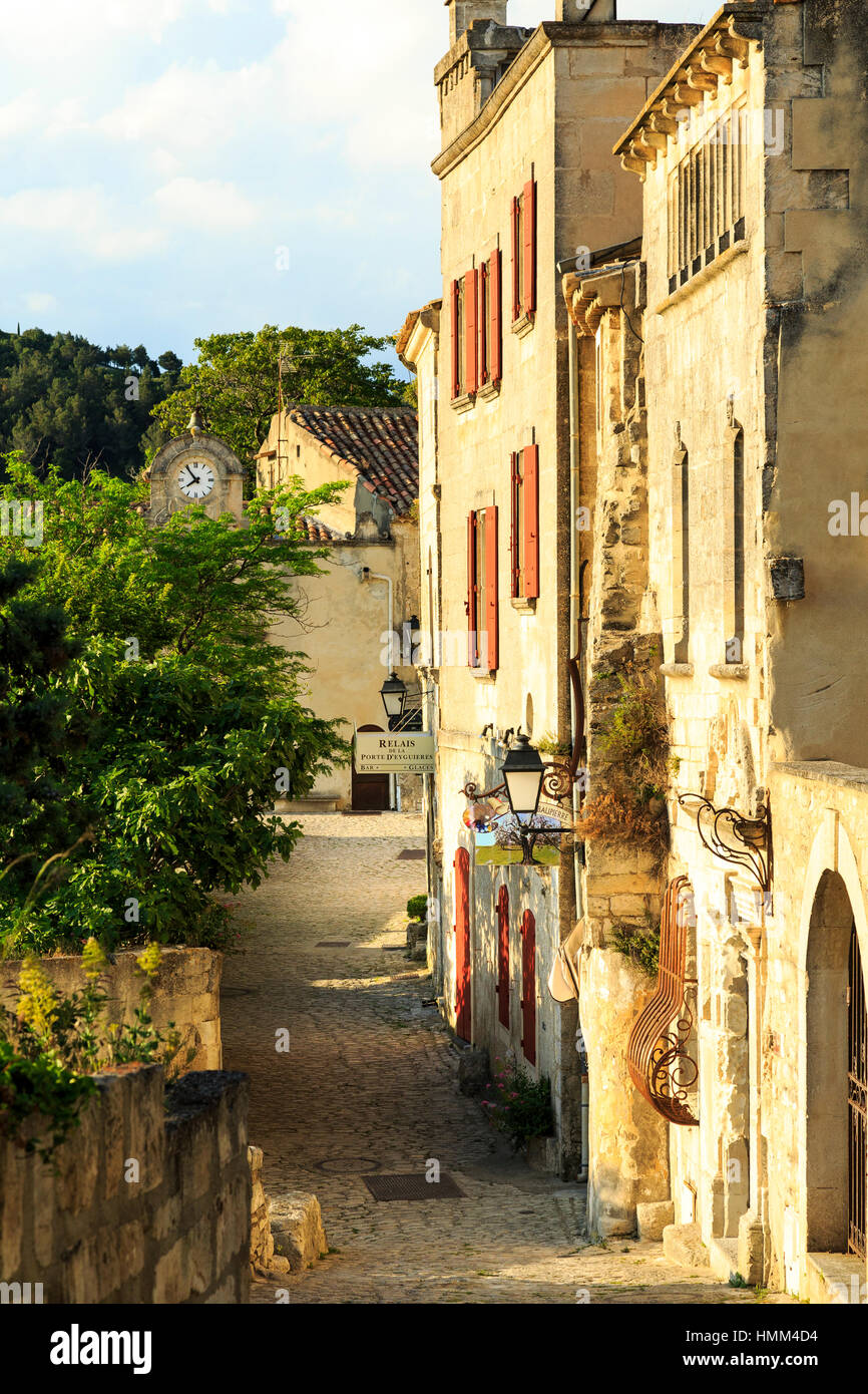 Villages in provence hi-res stock photography and images - Alamy