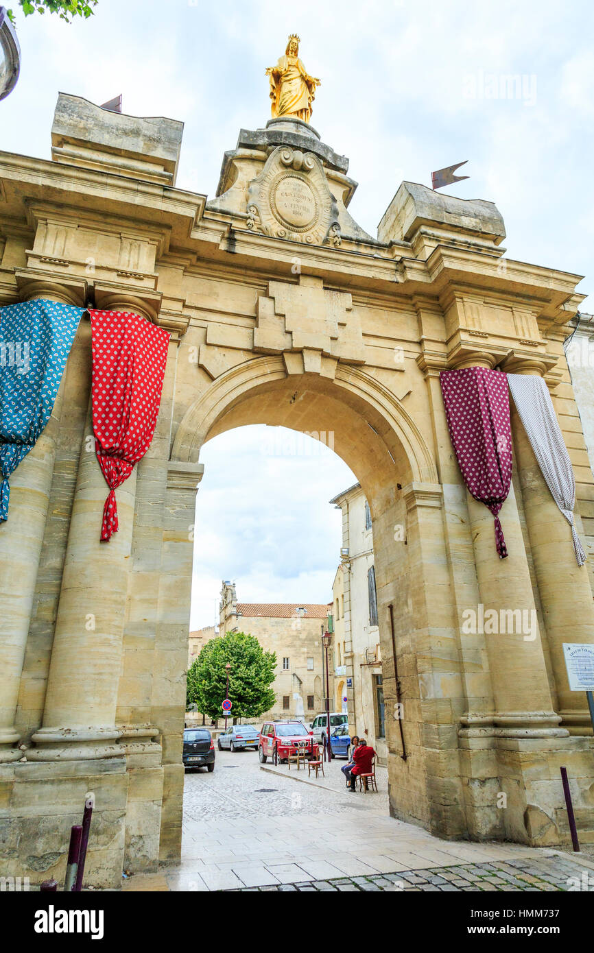 Gold topped gate hi-res stock photography and images - Alamy