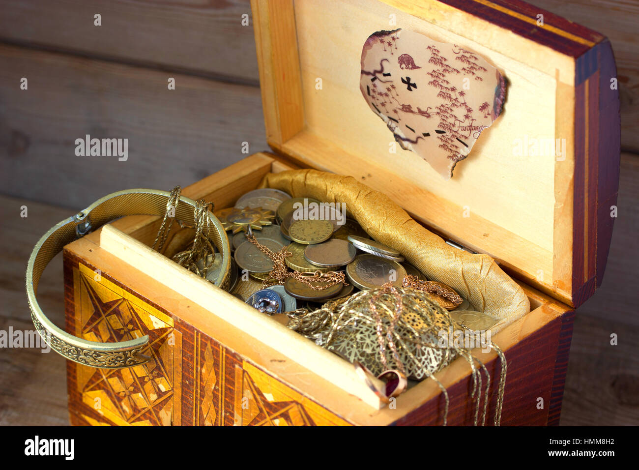 Treasure chest, old coins and treasure map Stock Photo - Alamy