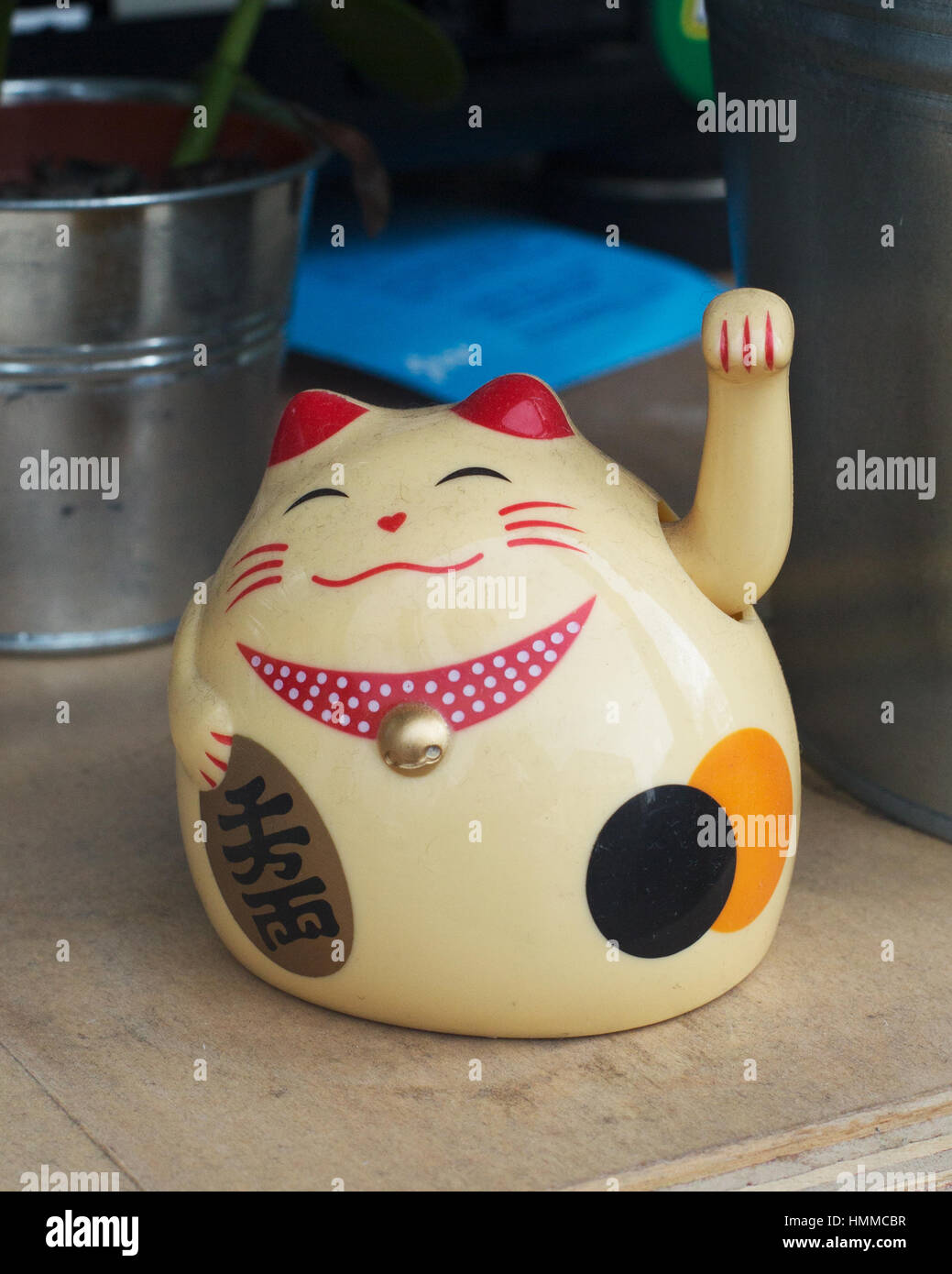 Lucky Charm Waving Cat Stock Photo - Alamy
