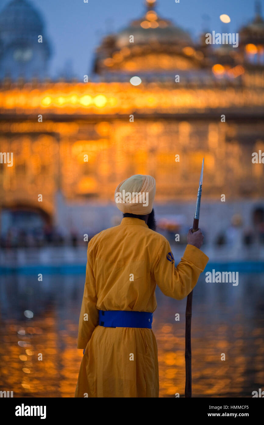 Guard golden temple amritsar hi-res stock photography and images - Alamy