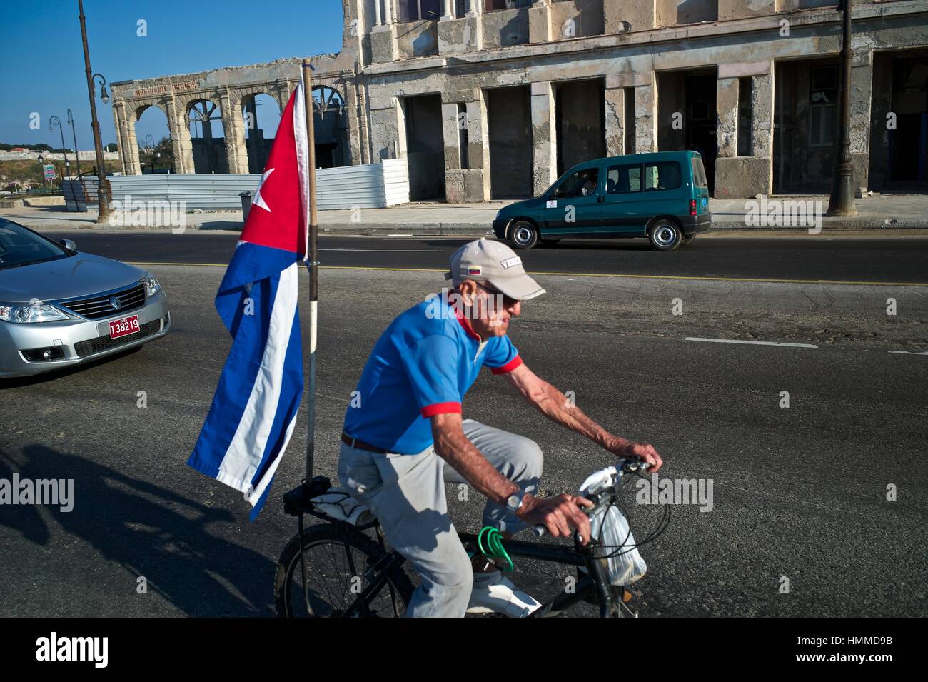 Seafront road at El Malecon, Cuba´s famous sea walk Stock Photo - Alamy