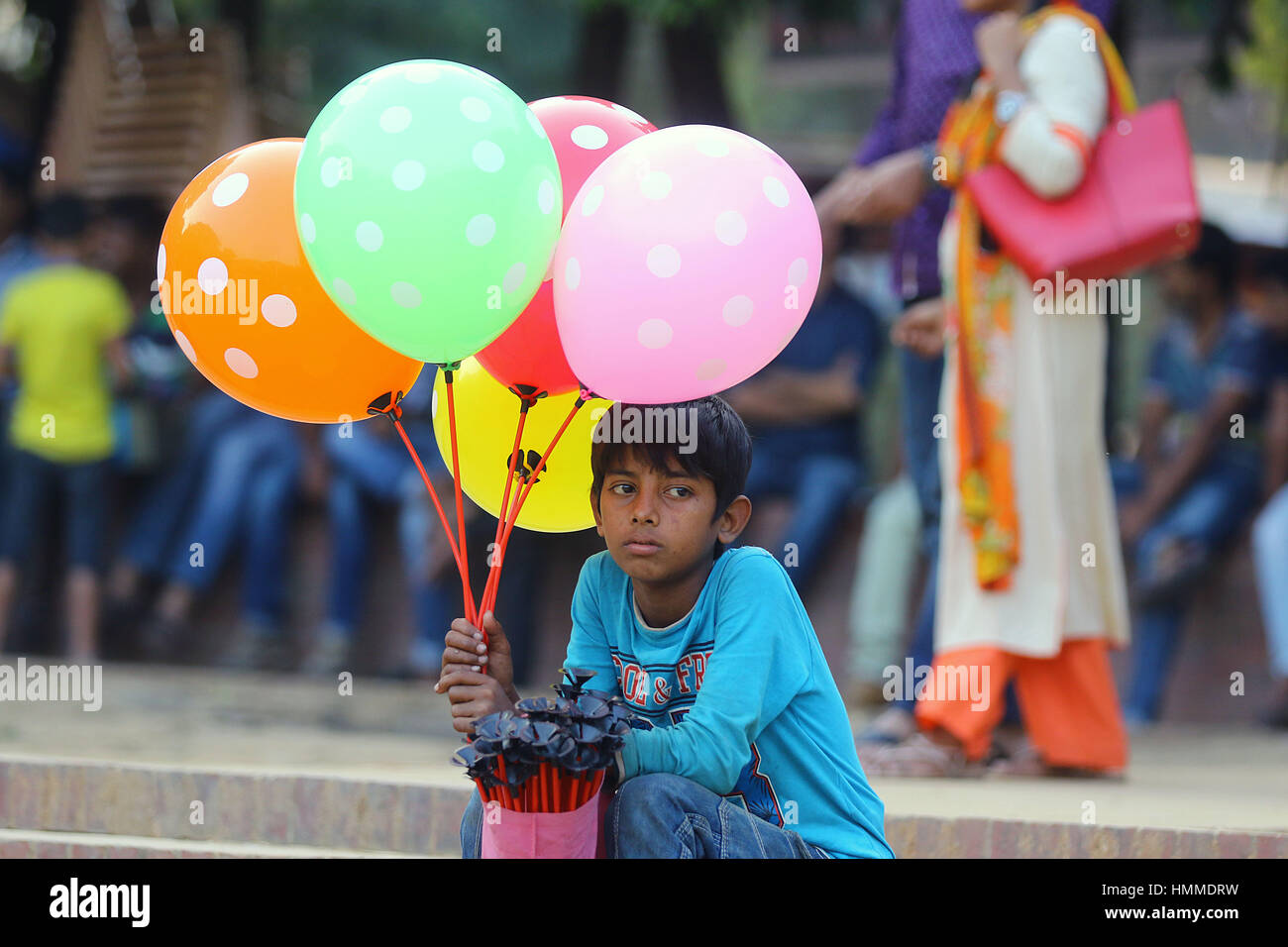 Street child take a rest from selling balloons in Dhaka Stock Photo - Alamy