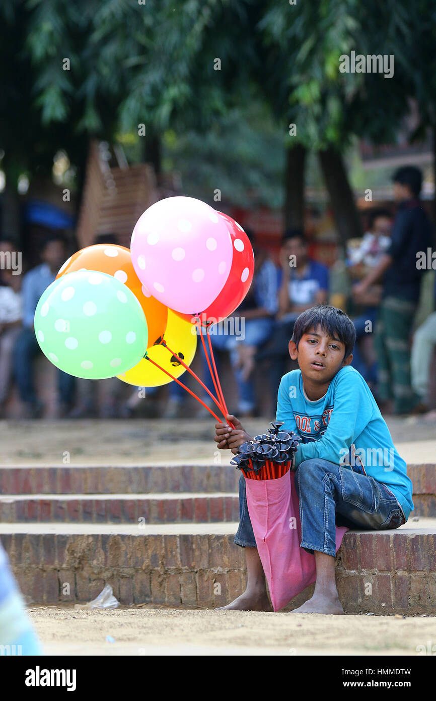 Street child take a rest from selling balloons in Dhaka Stock Photo - Alamy