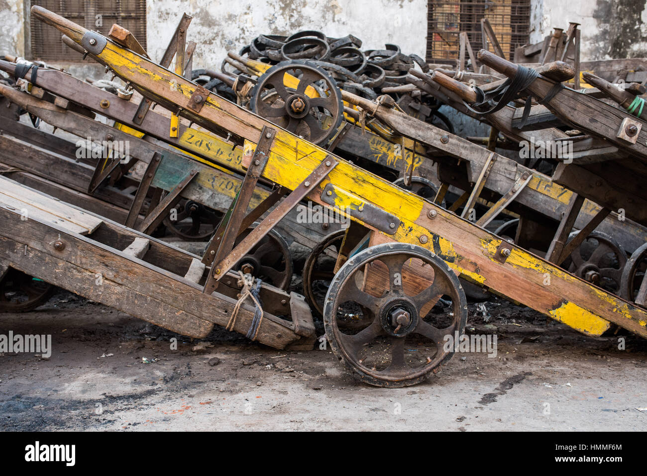 Indian wooden carts hi-res stock photography and images - Alamy