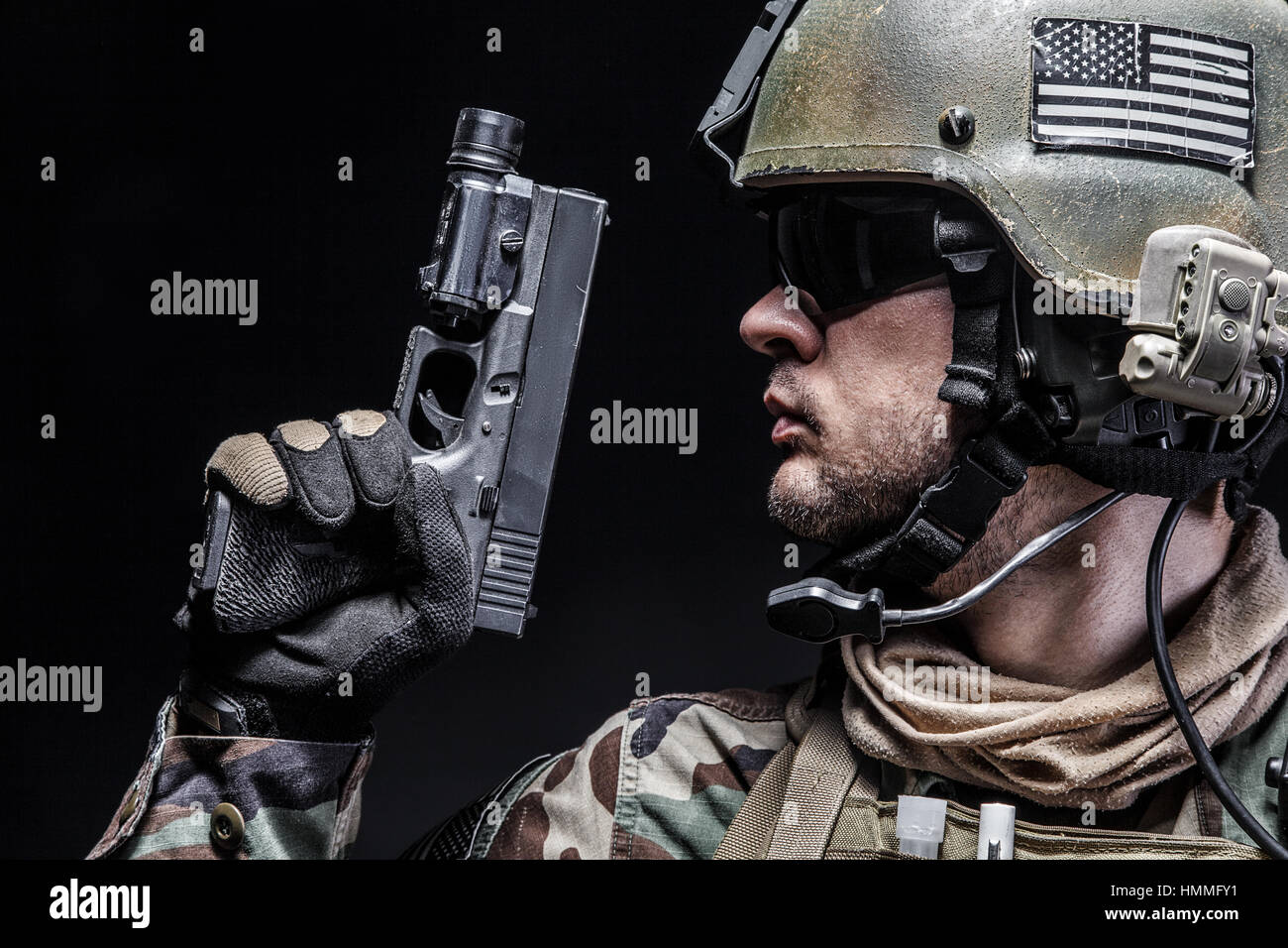 Side profile soldier holding rifle hi-res stock photography and images ...