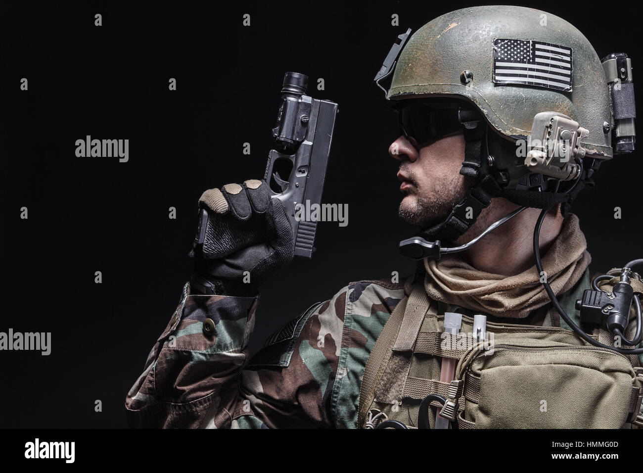 Side profile soldier holding rifle hi-res stock photography and images ...
