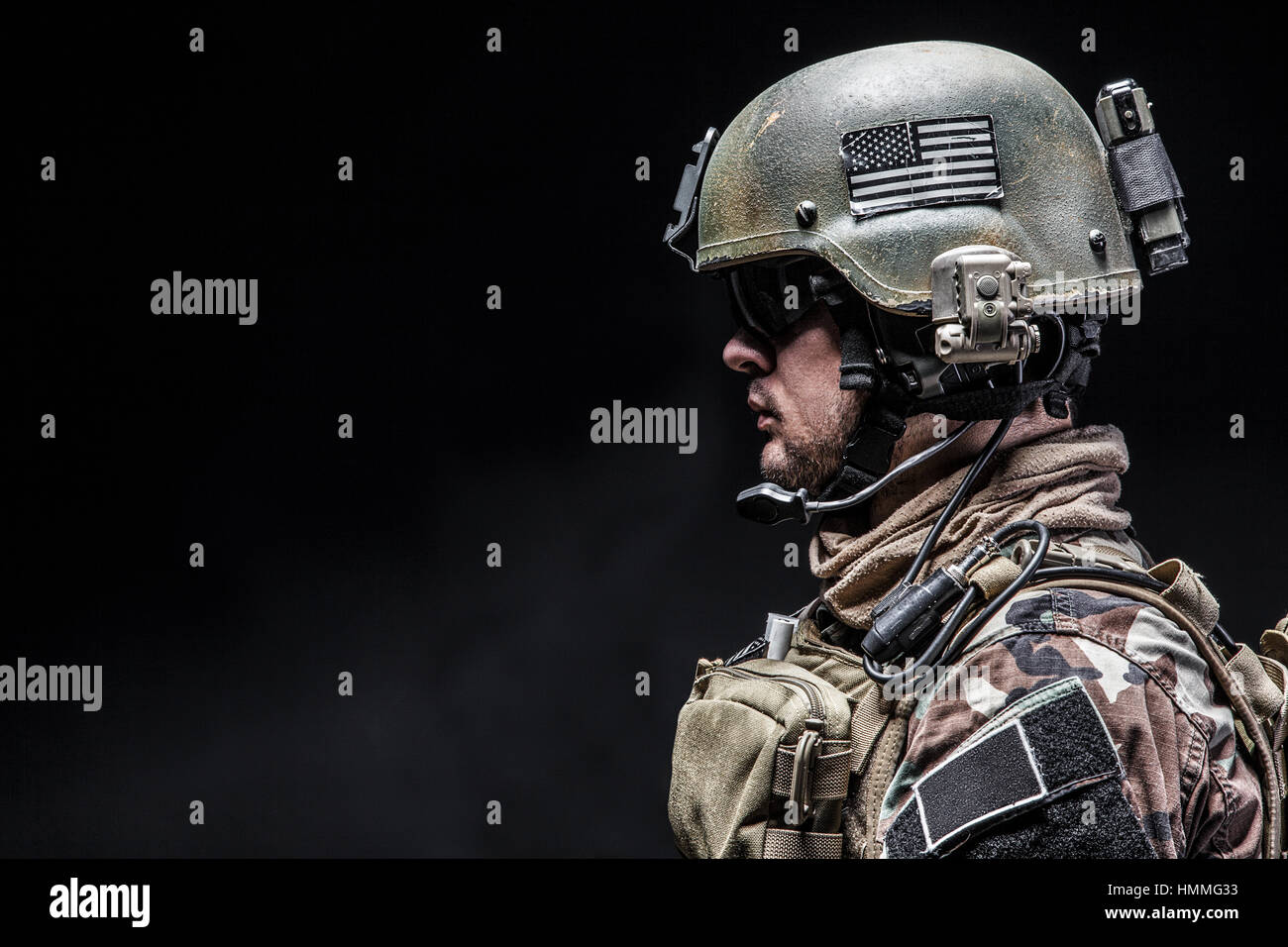 Side profile soldier holding rifle hi-res stock photography and images ...