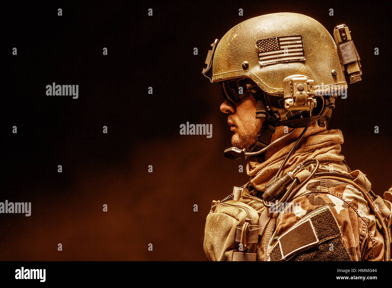 Side profile soldier holding rifle hi-res stock photography and images ...