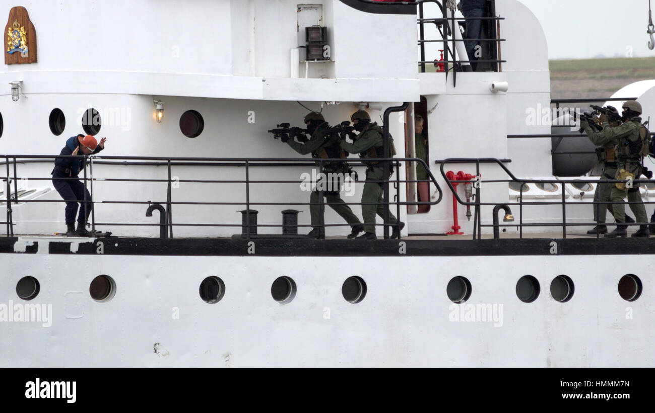 The swat team show hi-res stock photography and images - Alamy