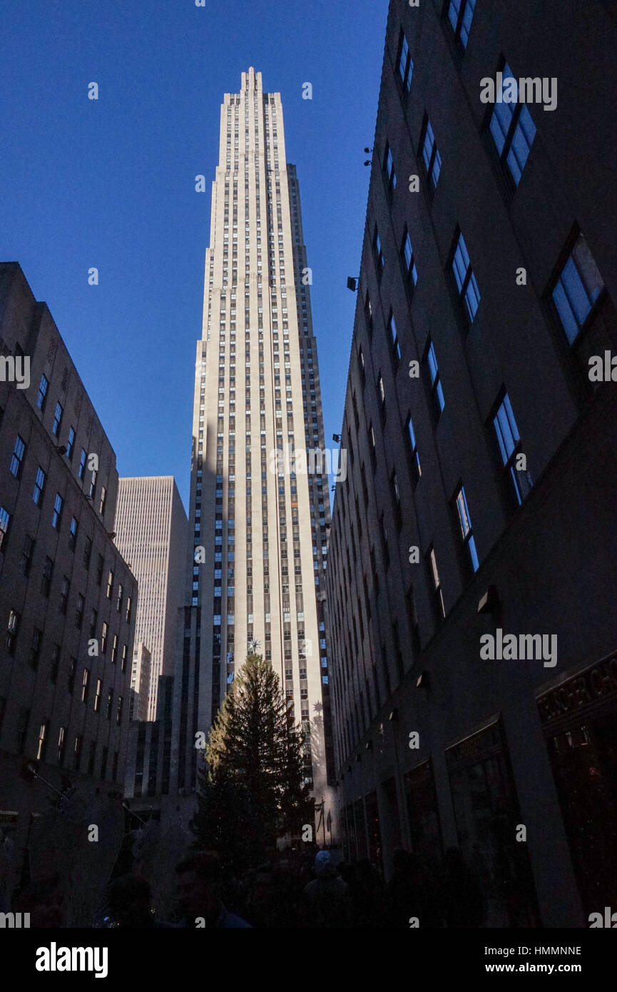 Rockefeller centre tree hi-res stock photography and images - Alamy