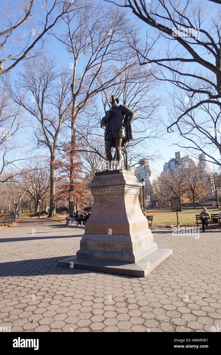 William Shakespeare statue on the Mall, Central Park, New York, USA ...