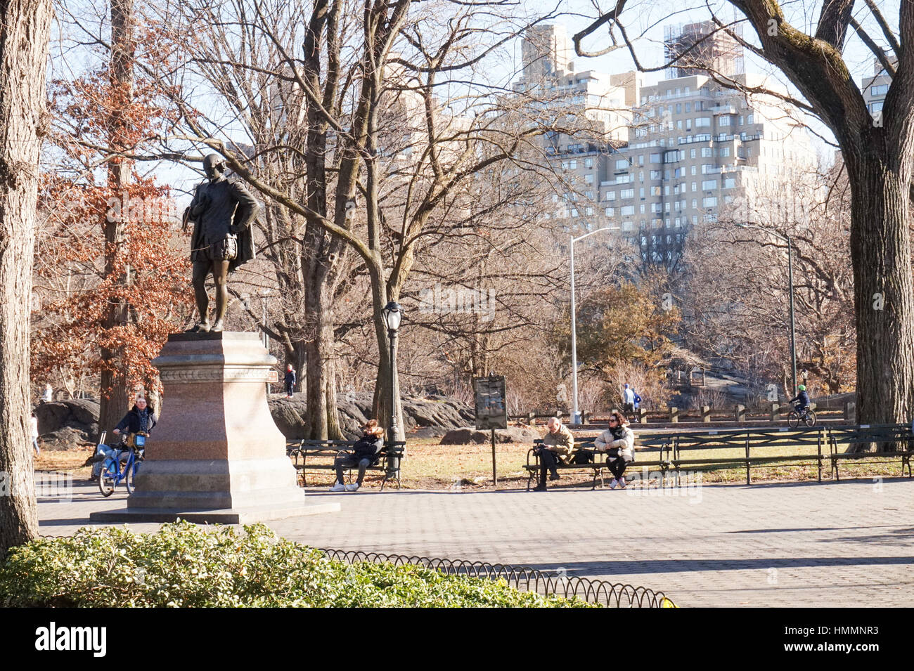 William Shakespeare statue on the Mall, Central Park, New York, USA ...