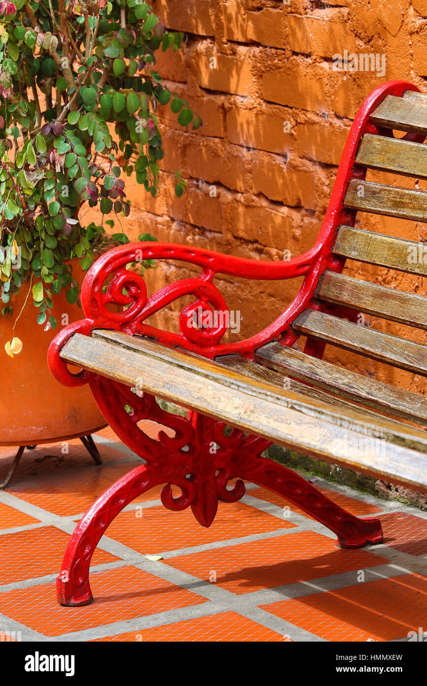 Closeup vintage bench Stock Photo - Alamy