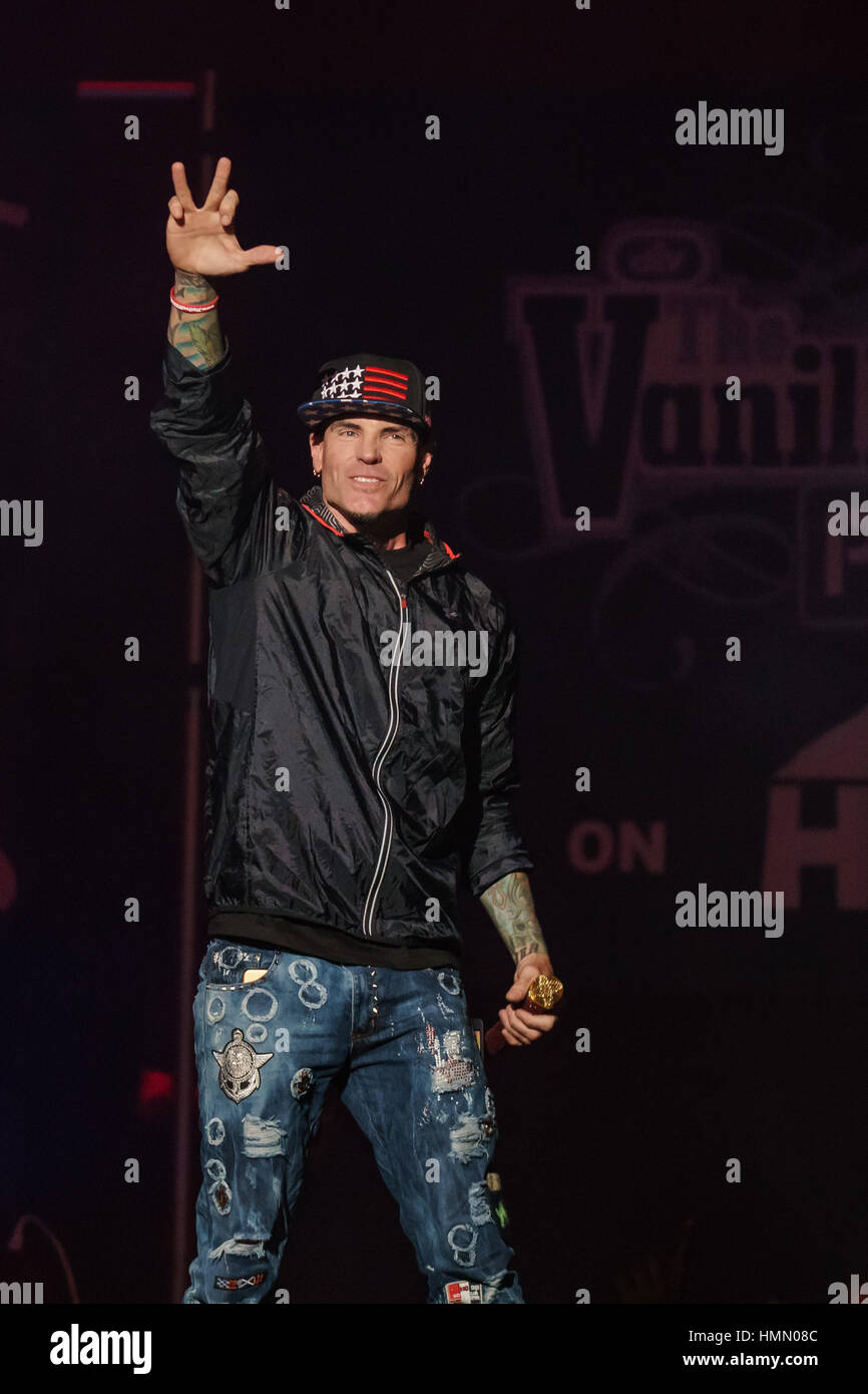 Vanilla ice rapper 90s hi-res stock photography and images - Alamy