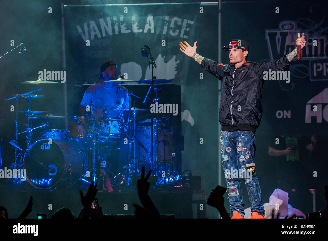 Vanilla ice rapper 90s hi-res stock photography and images - Alamy