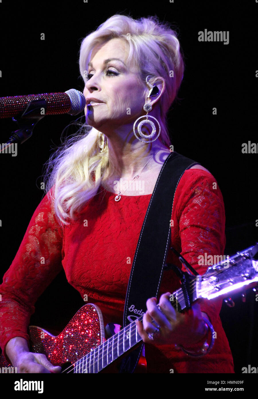 Lorrie morgan hi-res stock photography and images - Alamy