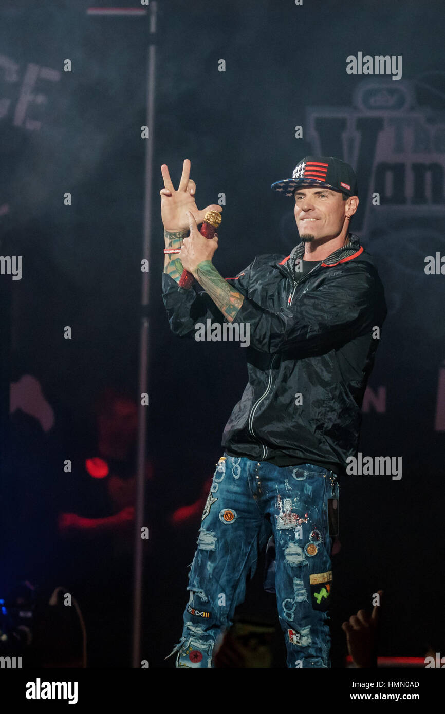 Vanilla ice rapper 90s hi-res stock photography and images - Alamy