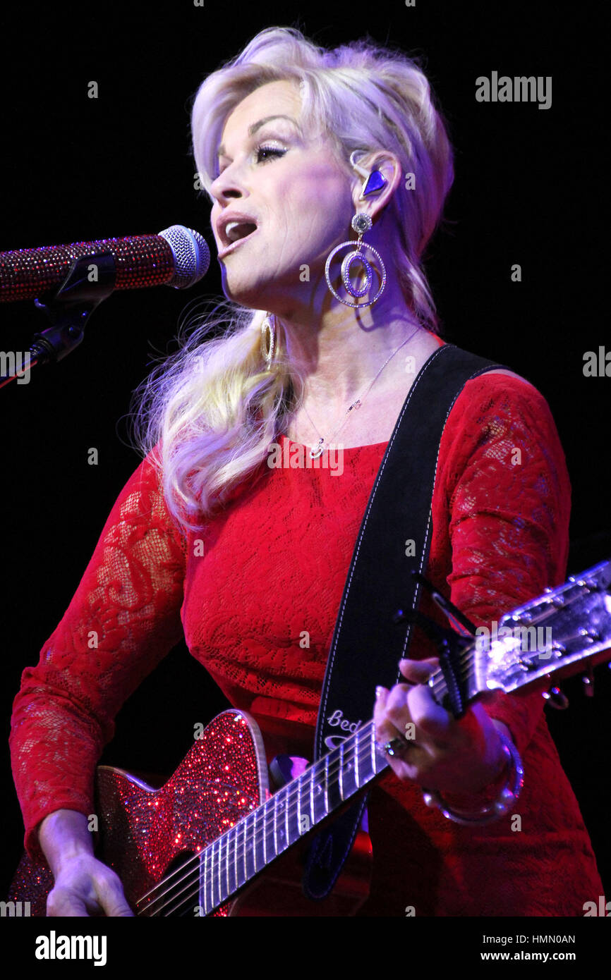 Lorrie morgan hi-res stock photography and images - Alamy
