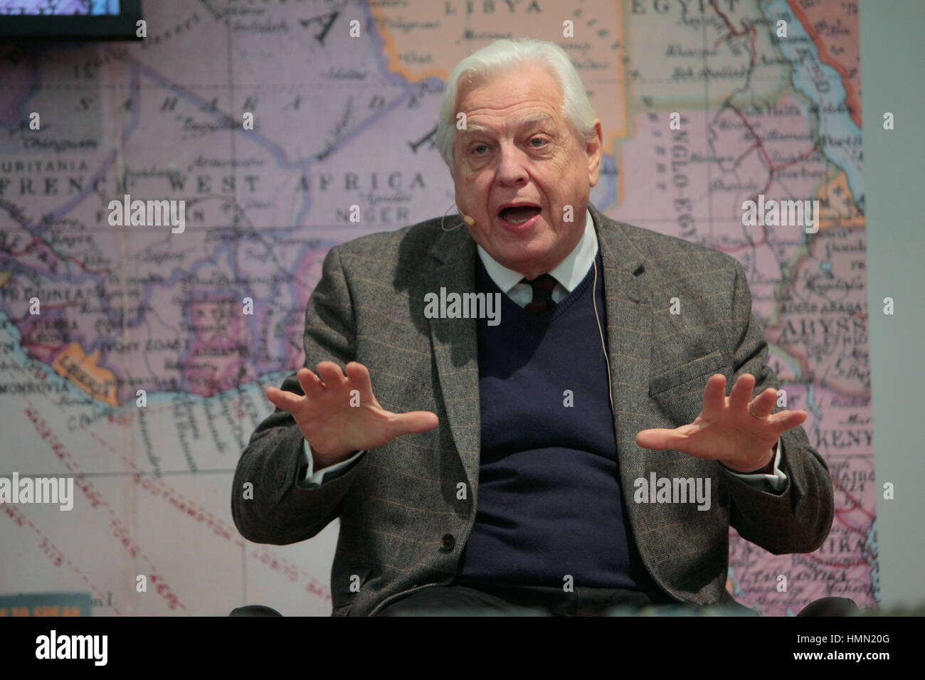 John simpson journalist hi-res stock photography and images - Alamy
